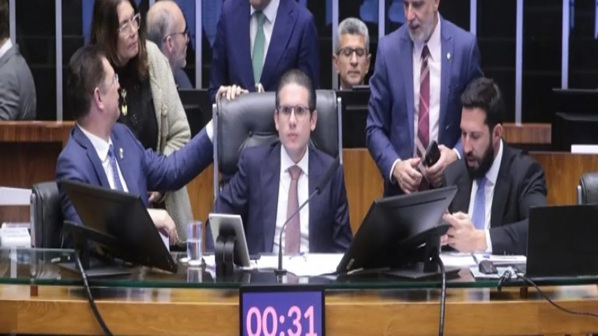 Câmara aprova proposta que muda regras do crédito consignado para CLT
